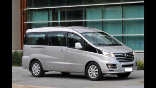 Minivan 7 lugares para pequenos grupos - Van 24 Horas
